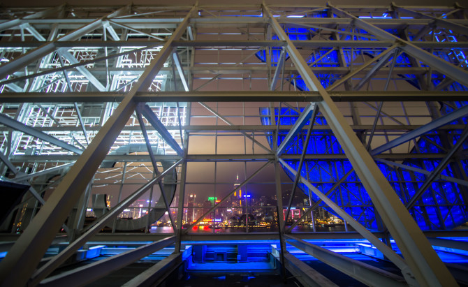 Hong Kong Rooftopping - The Giant Neon Sign - Finding Midnight