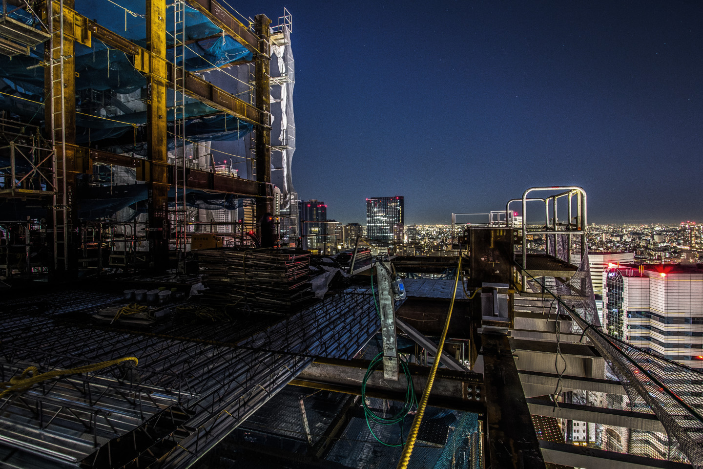 Tokyo Rooftopping: Construction Site - Japan - Finding Midnight